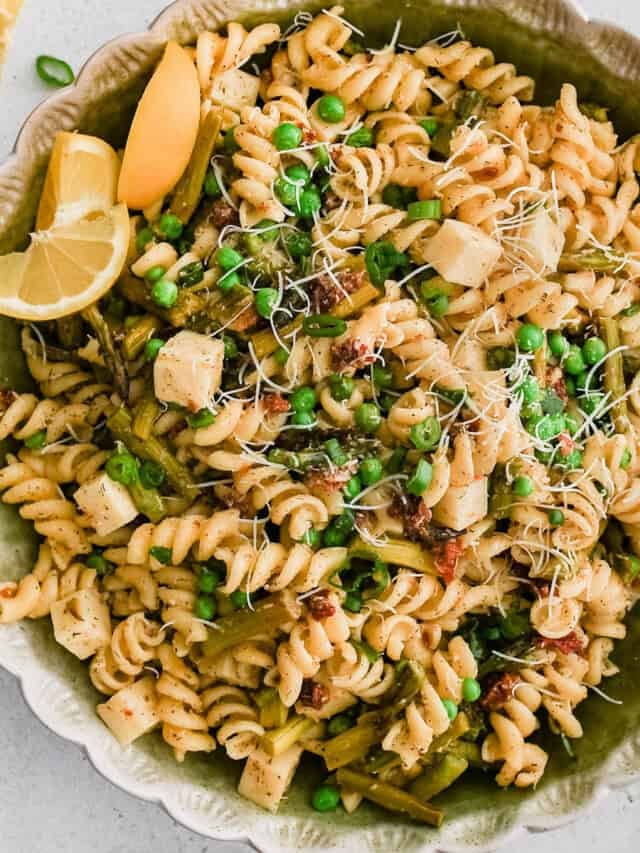 Cheesy Tomato Garlic Pasta - The Salty Marshmallow